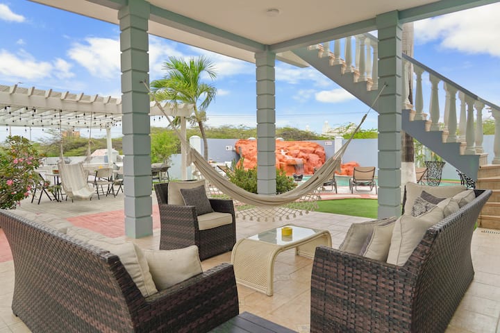 Cozy 2br Retreat • Private Balcony •Great Location - Aruba