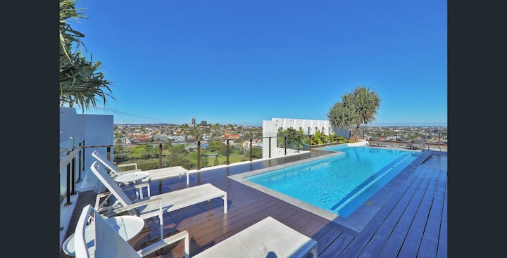 South Brisbane Gem: Comfy 1br Apt + Free Parking - Brisbane