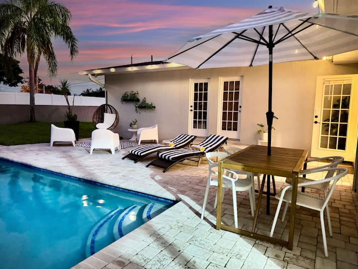 Pool, Game Room, Fire Pit, Hammock, Near Ami - Anna Maria Island, FL