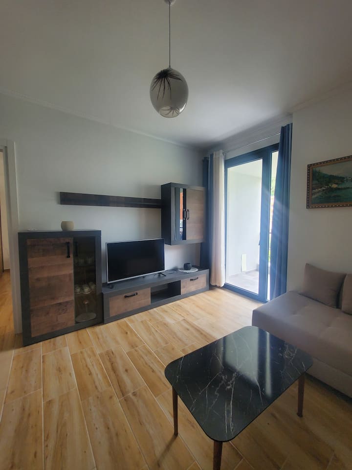 Charlie's Home - Vlorë