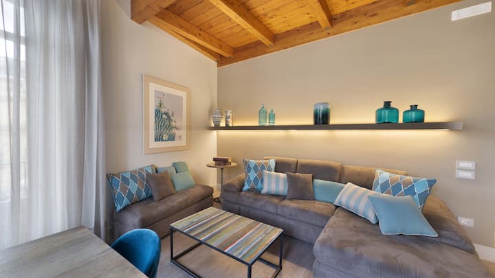 2 Bedroom, 2 Bathroom Apartment In Piazza Tasso - Sorrento