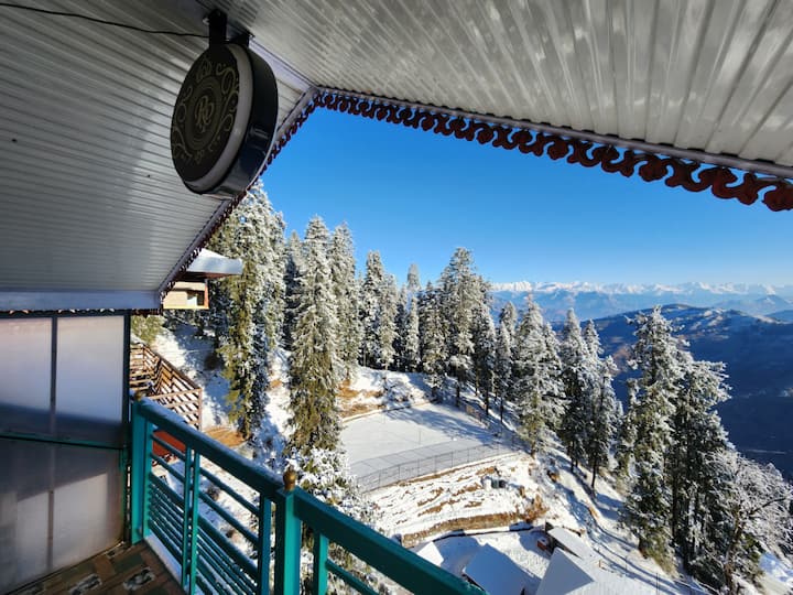 Ranveer Palace | Attic Room - Narkanda