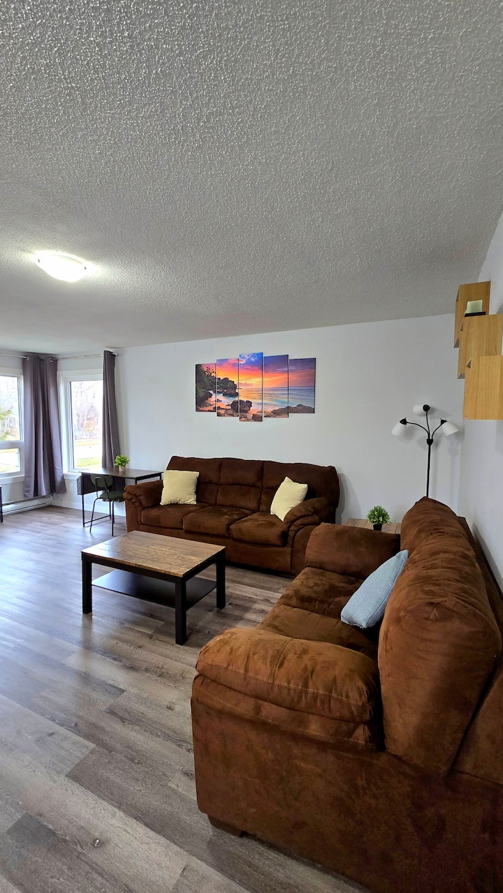 The Green Forest Guest House 4beds - The Pas
