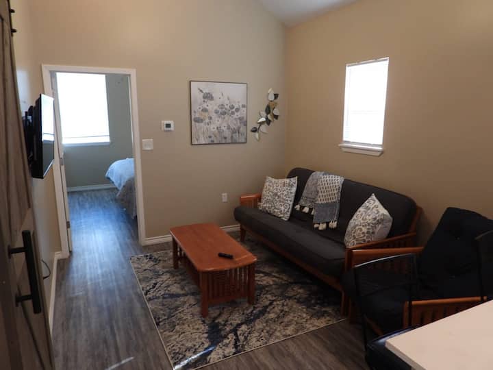 Cozy Retreat - Bastrop, TX