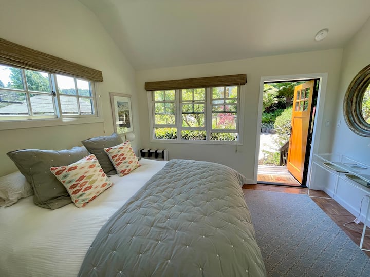 Picturesque Mill Valley Cottage + Rooftop Garden - Mill Valley, CA