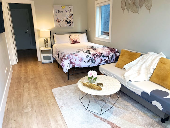 The Blue Gem | 2br 2ba | Skytrain 15 Min Downtown - 本那比