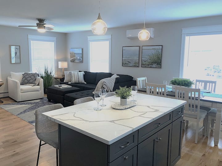 Upscale Oob Beach House | Seasonal Heated Pool - Scarborough