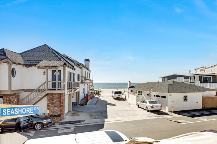 Beach Home 20ft From Sand W/ Parking! - Newport Beach, CA