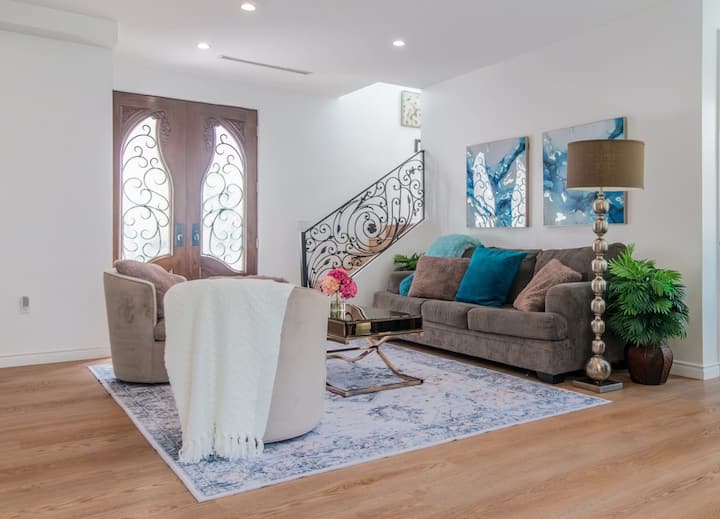 Bright Fresh Comfortable New Home Beverlyhills Adj - Beverly Hills, CA