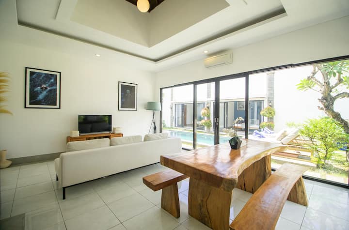 Large 3 Bedrooms Villa In Seminyak - Legian