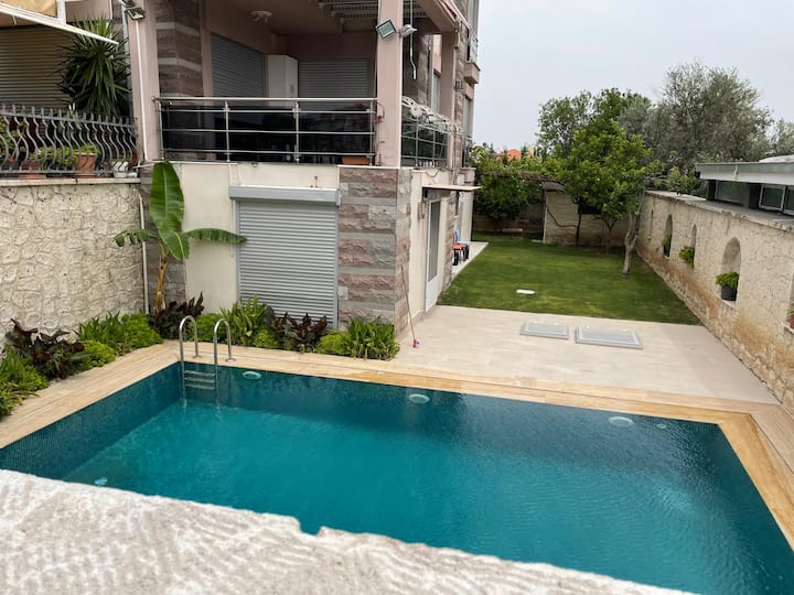 Alaçatı Havuzlu Villa - Çeşme
