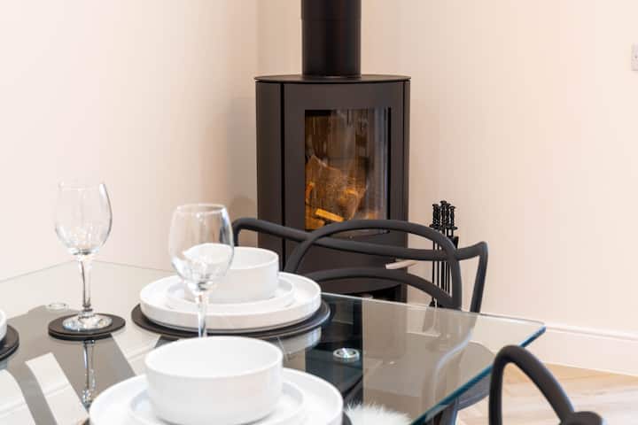 Essich Park - 2br - Hot Tub - Wood Burning Stove - Loch Ness
