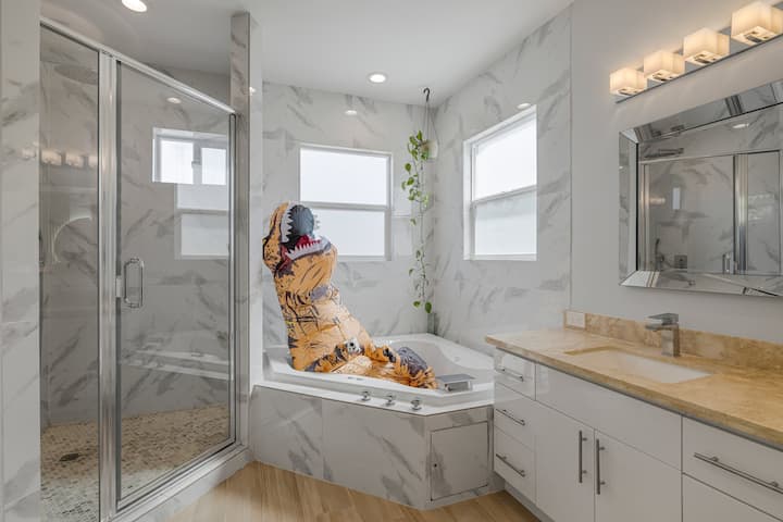 Modern Large Home, Patioview/jacuzzi/ac, Sleeps 14 - San Jose
