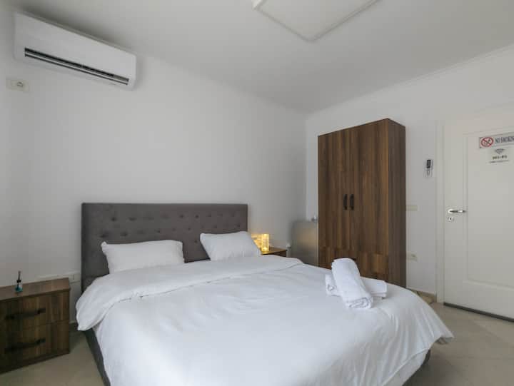 Center Room With Shared Bathroom - Tirana