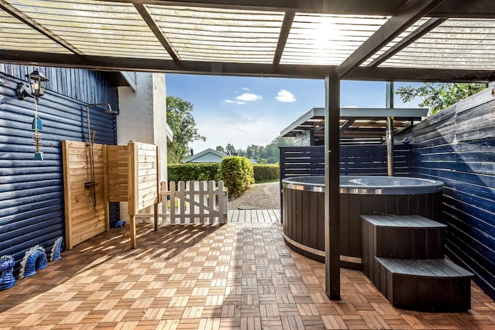 Holiday Cottage With Hot Tub In A Scenic Retreat - Denmark