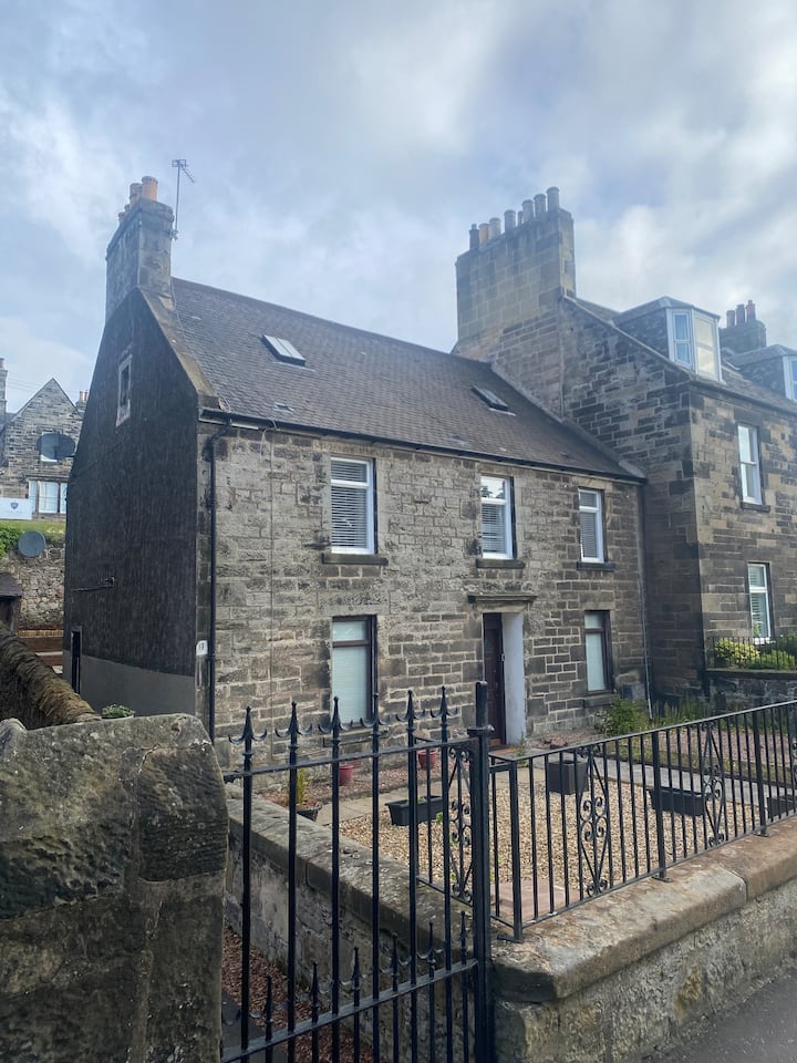 Tigh Na Mara -
Kinghorn Road Burntisland Fife - Kirkcaldy