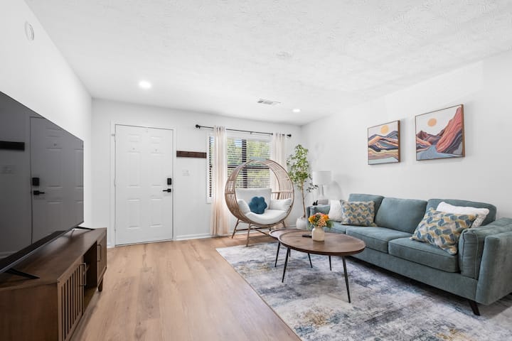 Newly Renovated Suwanee Duplex - Extended Stay - Suwanee, GA