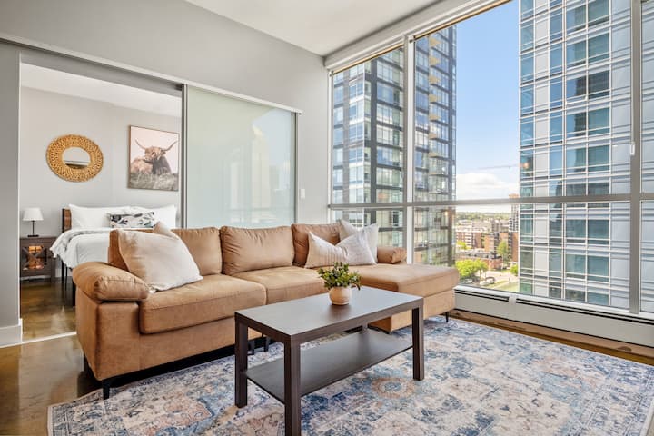 New! Stampede Location 2b Dt+free Parking! - Canada