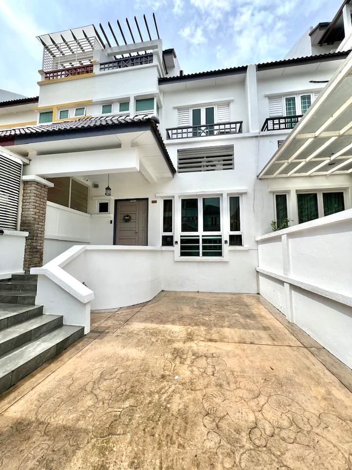 Karpal Singh Drive|seaside|georgetown|4r3b3p|15pax - Penang