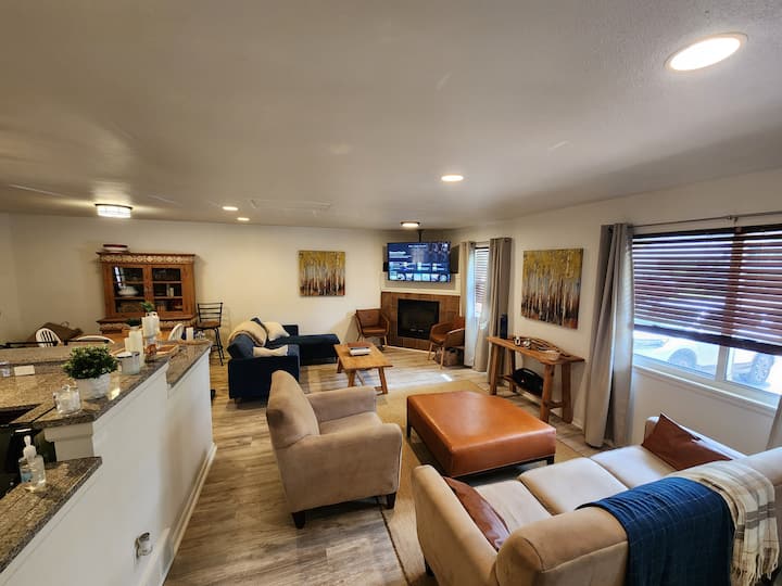 Spacious, Furnished Room - Lakewood, CO
