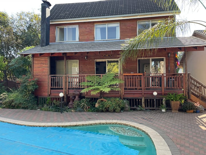 Cozy Wood Retreat - Centurion