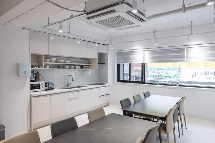 #23  Dear Moon (3rooms,4bathrooms, 9beds (2층 전체) - Busan