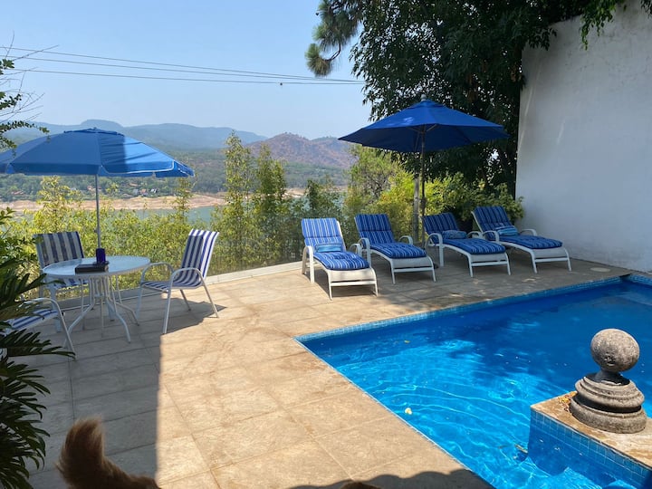 Casa Vallesana, En El Coporito - Valle de Bravo