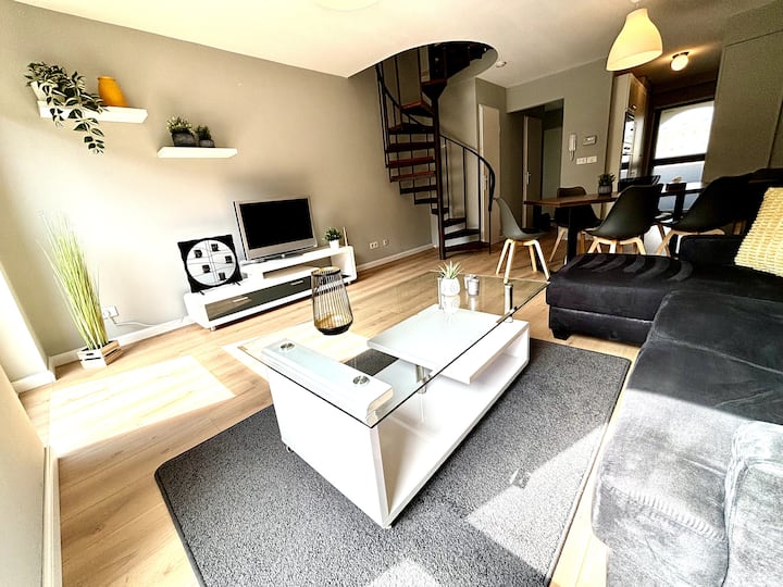 Triplex 3 Chambres - Centre Mons (Intra-muros) - モンス