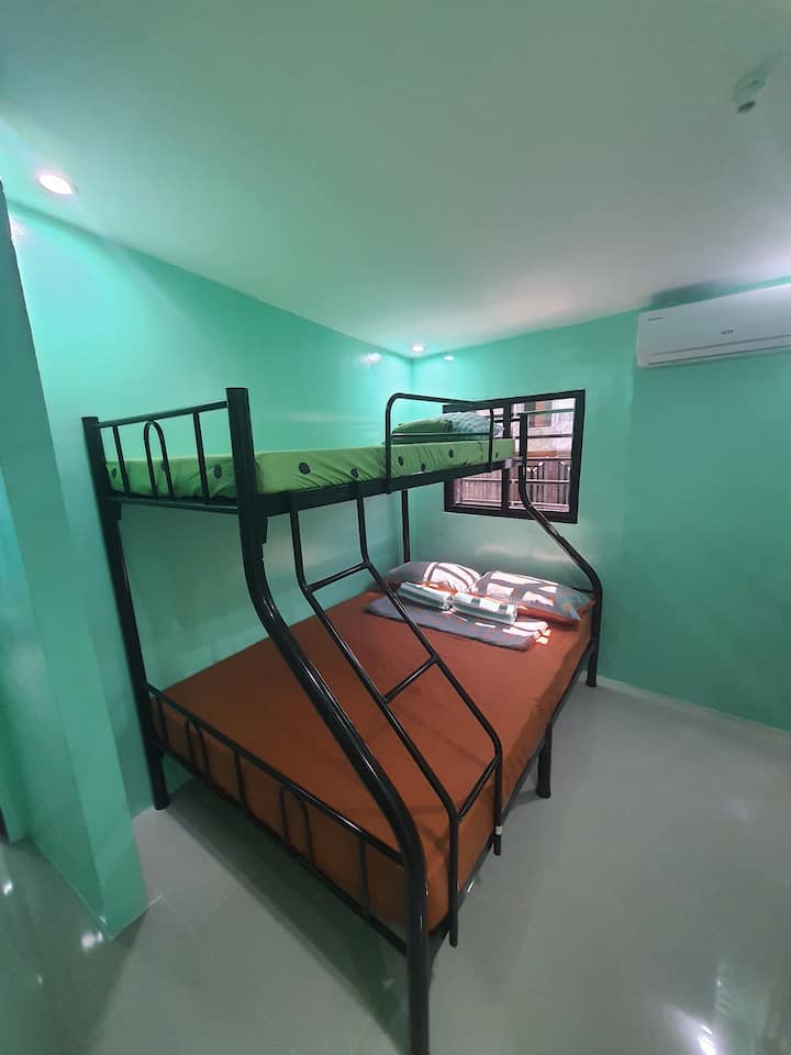 Divine's Crib, Full Ac W/free Parking Space - Angeles