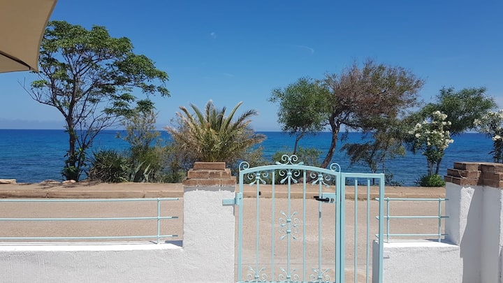 Villetta Fronte Mare Con Bellissima Vista - Tertenia