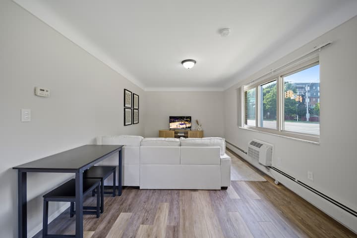 Comfy~ 1br/1ba • Walk To Corewell Dt Ro - Troy, MI