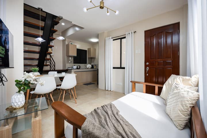 Cebu 3br Family Home W/ Parking • Prime Location - Cebu