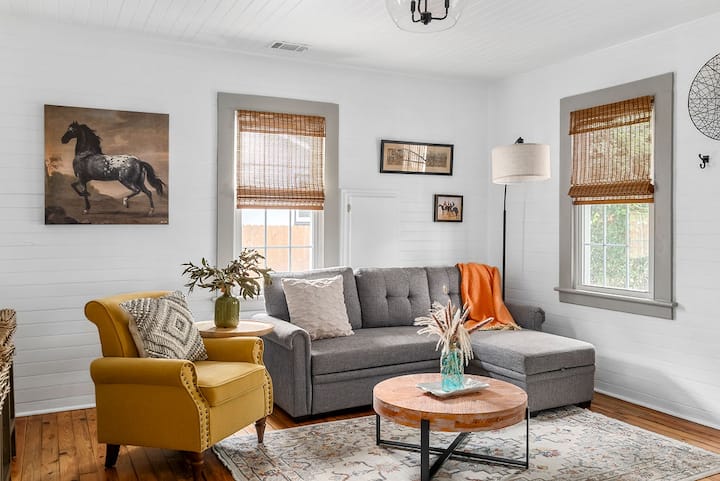Luxury + Vintage Downtown Cottage With Fenced Yard - Aiken, SC
