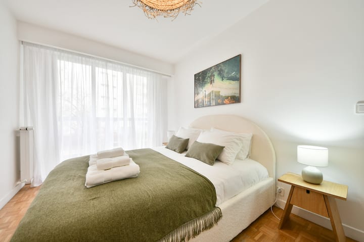 Champs De Mars - Eiffel Tower : Spacious 1br - Paris