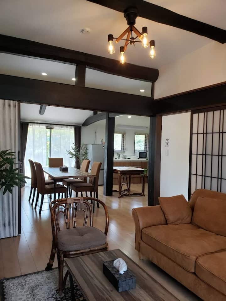 １棟貸切/高松中心地から車で２０分/無料駐車場/寝室２室/和風モダン/広い庭/お庭でBbqも！ - Takamatsu