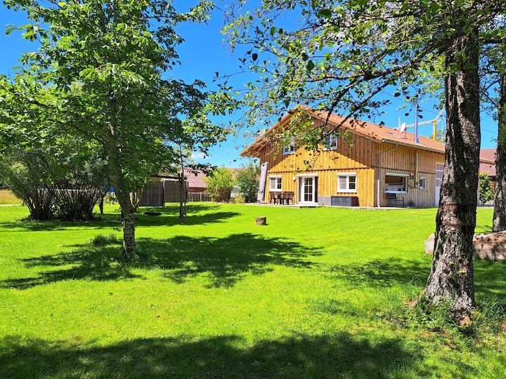 Holzhaus Umringt 
Von Wiesen & Wald
"Natur Pur" - Albstadt