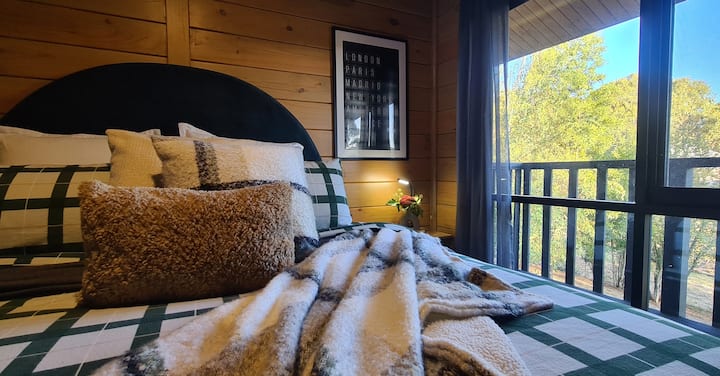 The Duke's King Room Getaway - Daylesford