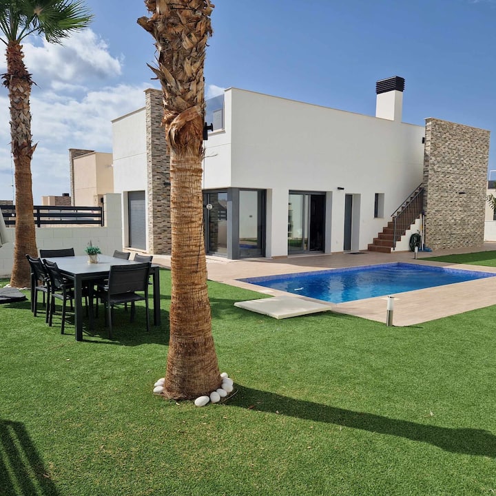 Modern 3-bedroom Villa With Private Pool - Finestrat