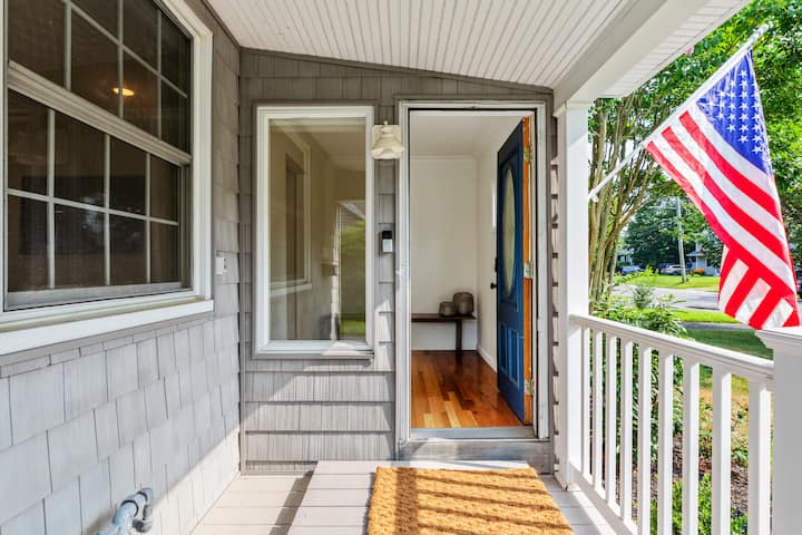 Newly Renovated 3br Cottage In Bellport Village - Bellport, NY