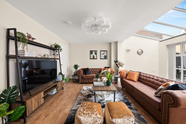 The Royal Residence | 2 Parkings  Nr Lhr & Windsor - Slough