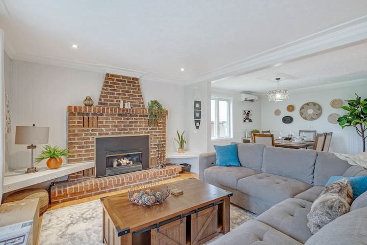 Riverfront Home W/ Hot Tub | Family Friendly 3br - Ottawa