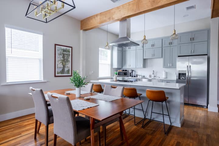 Cozy Family-ready Bungalow | 1 Mi To River Walk - San Antonio, TX