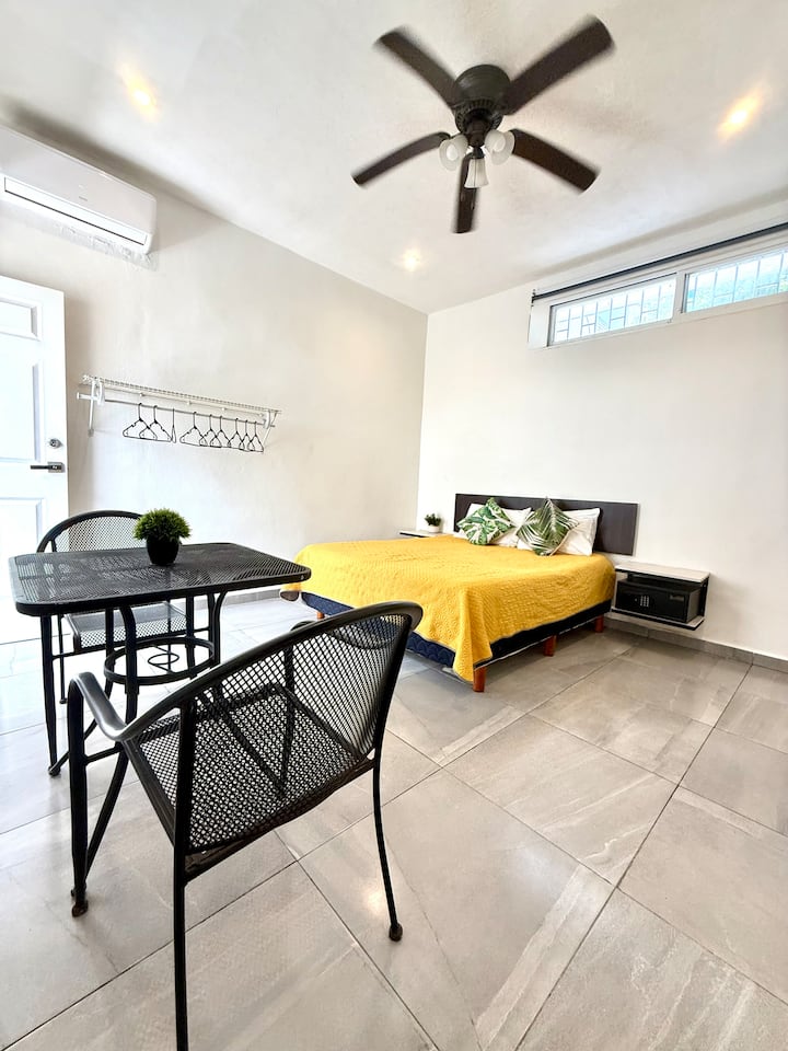 Comfortable Suite 3 With A Queen Size Bed And Air Conditioning - Playa del Carmen