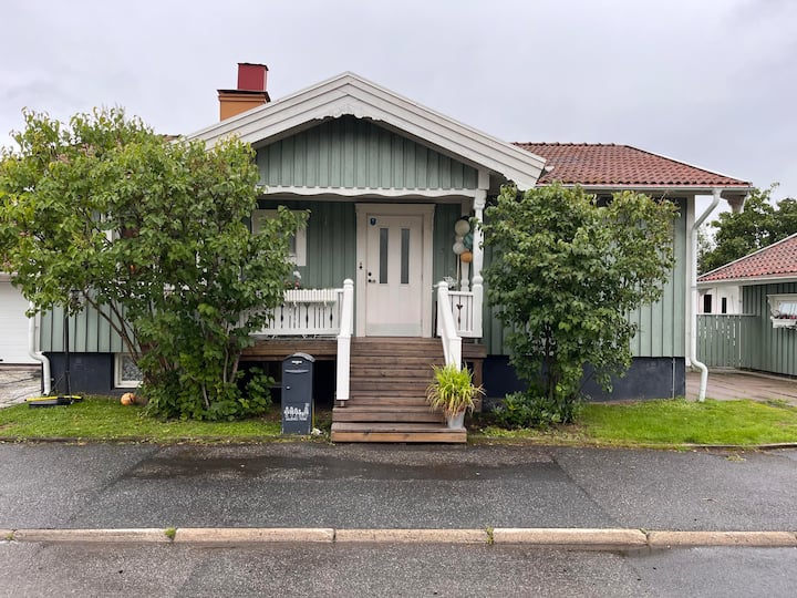 Rum För Fyra Med Egen Ingång Och Toalett - Umeå