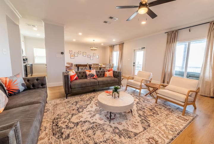 Beachfront Villa - Newly Renovated
Pet Friendly - Surfside Beach, TX