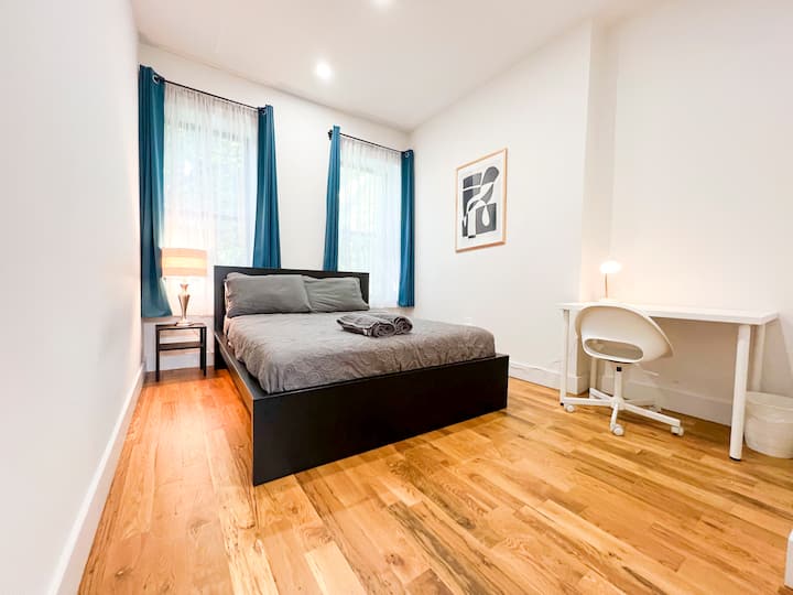 Private Queen Bedroom With Private Bathroom - Brooklyn, NY