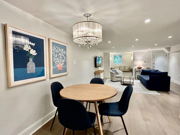 Classic, Modern City Apartment - Washington