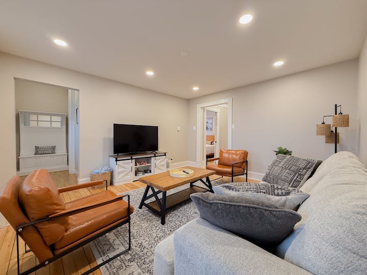 Comfy 3br | Trendy Bayview! 10 Mins To Everything! - Milwaukee, WI