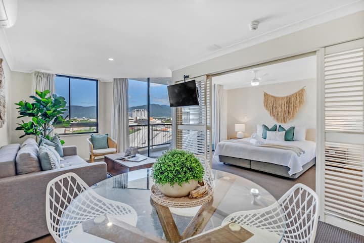 Esplanade Escape - Cairns