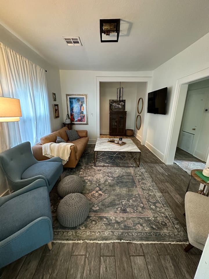 The Plaza House - Hip & Central - Automobile Alley - Oklahoma City
